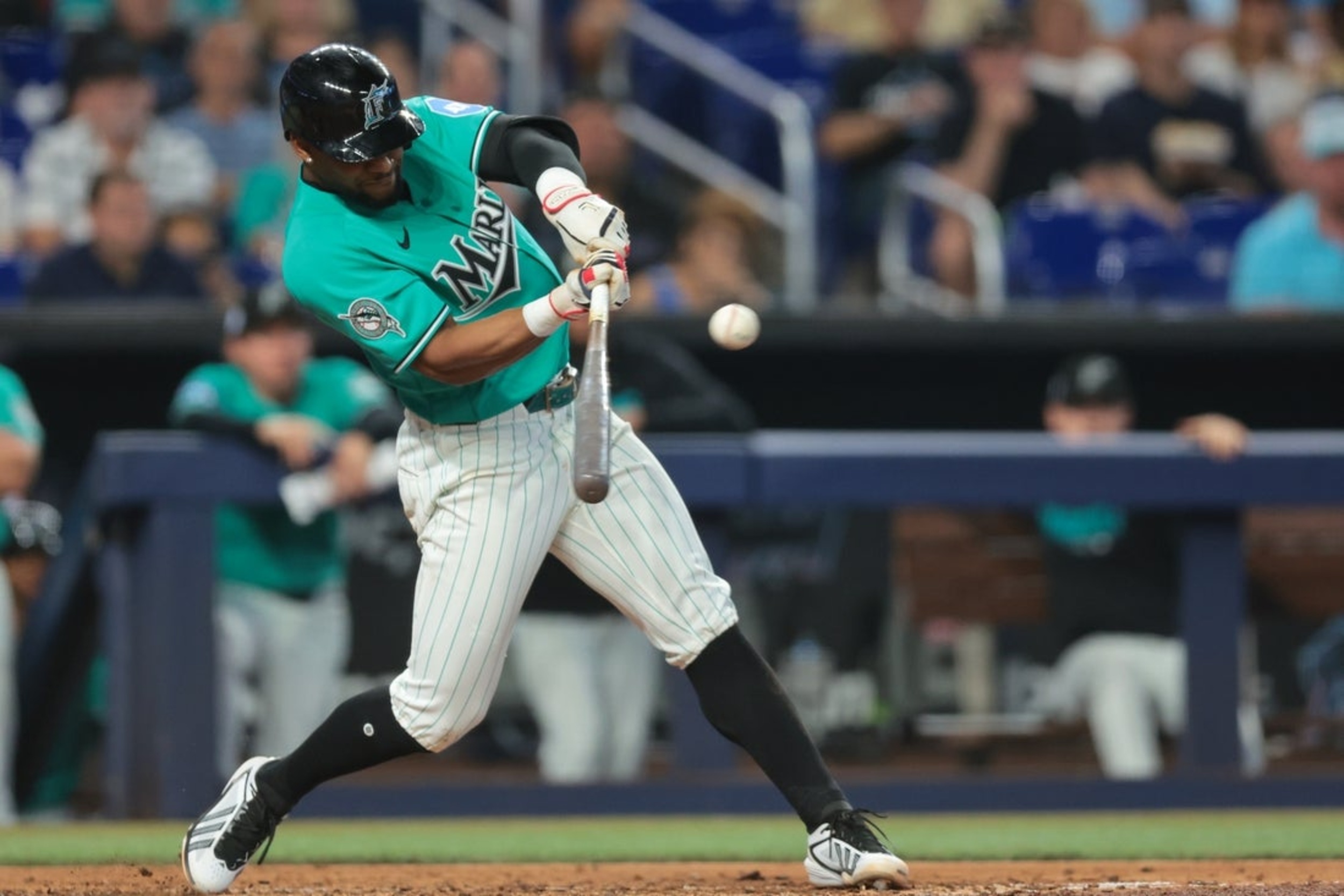 Diamondbacks' task: Cool off hot Marlins