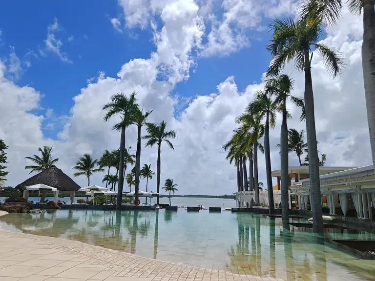 From floating breakfast to seagrass nursery, here's what a stay at Four ...