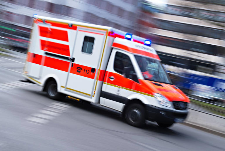Autofahrer rammt Traktor beim Überholen auf der B109 bei Anklam – ein ...