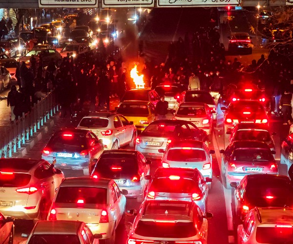 Iran's economy exposes its fragile political structure