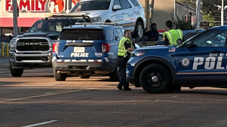 Memphis police officer injured after squad car hit in early-morning crash