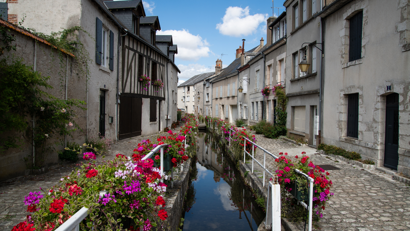 « La petite Venise ligérienne » fait rêver les voyageurs à seulement ...