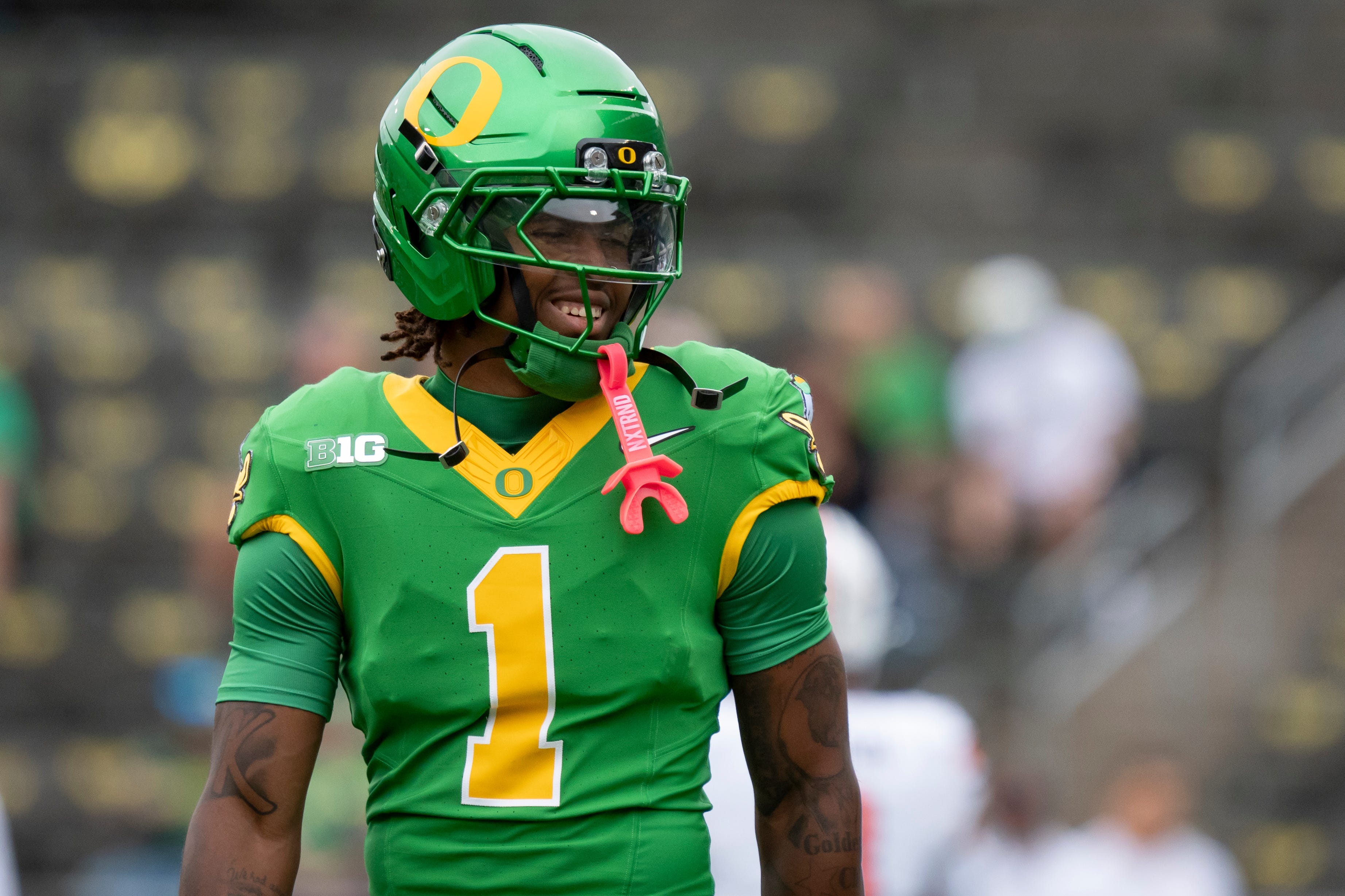 Oregon WR Dakorien Moore makes splash donation to high school alma mater