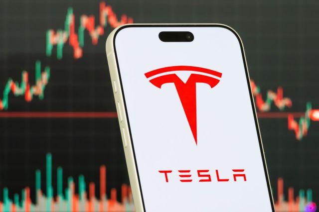 After taking over for Tesla's loudest bear, JP Morgan's new analyst ...