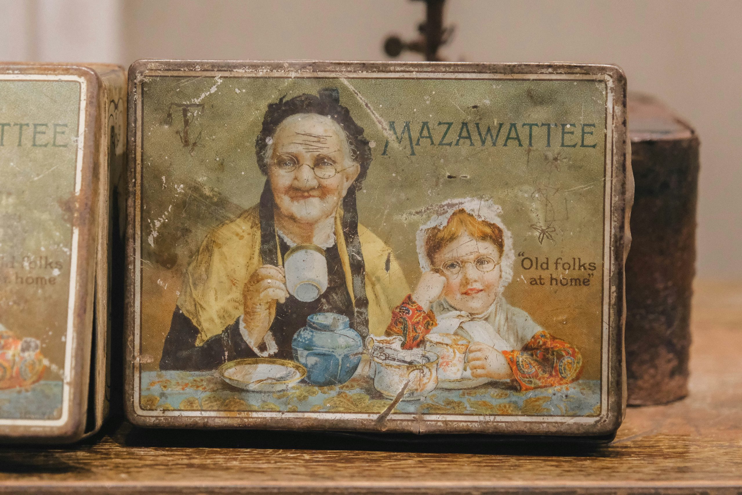 16 vintage tins and containers that sell for way more than you’d expect