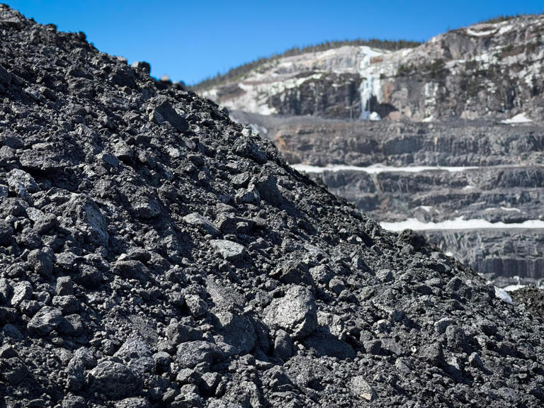 Les travailleurs de la mine Tio se dotent d’un mandat de grève générale