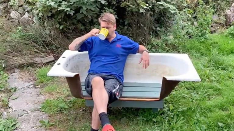 Transform an old bathtub into chic garden furniture