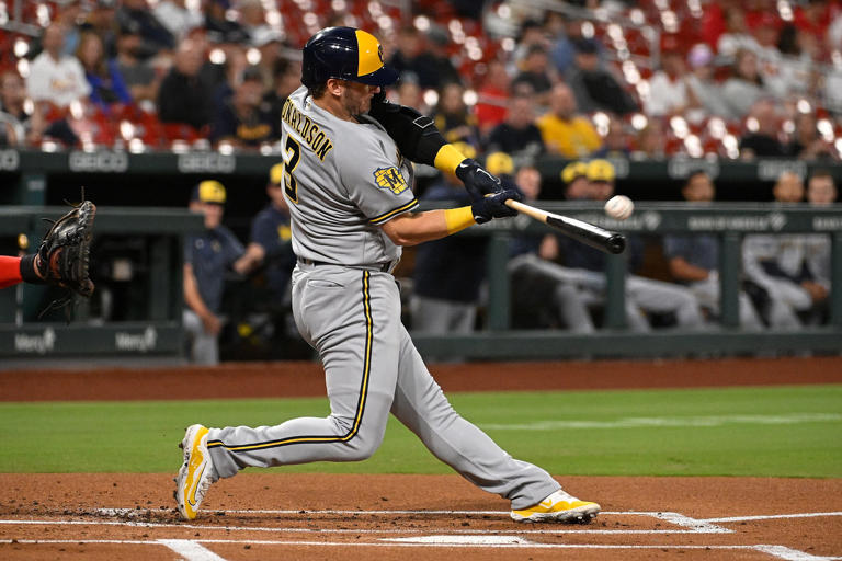 Ex-Brewers player shows up as slow-pitch team's ringer in Canada