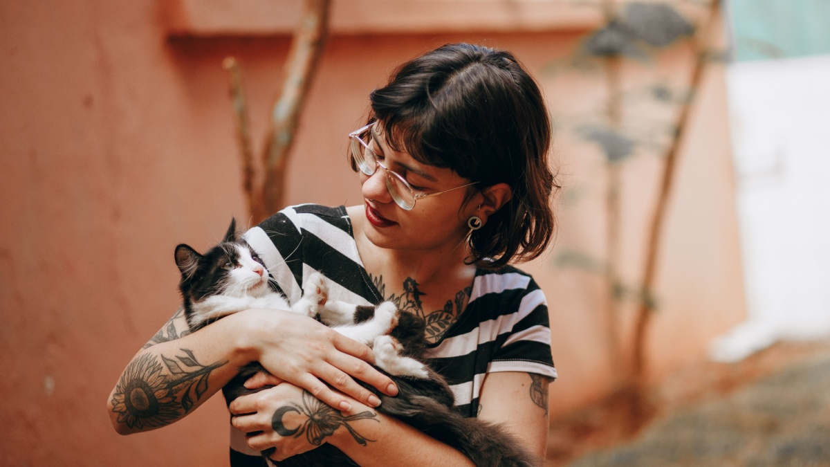 10 signs your cat sees you as family, not just an owner