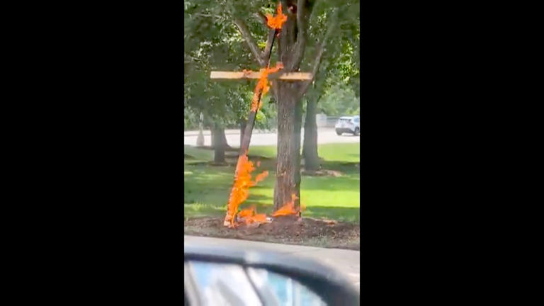 Large burning cross found in Chicago park