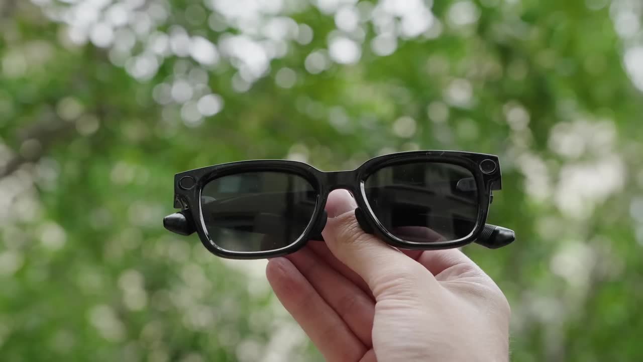The future of smart glasses: Enhanced moments and unseen consequences