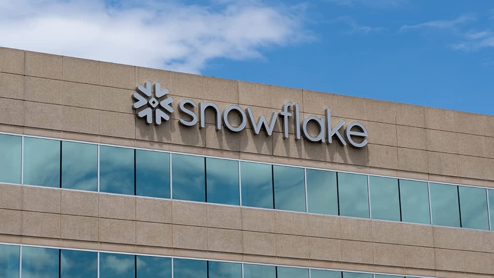 Infrastructure Software Stocks Look Strong. Snowflake Among Analyst's ...