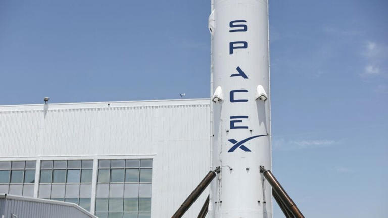 SpaceX quer lançar testes de computação com IA em órbita até final de 2027