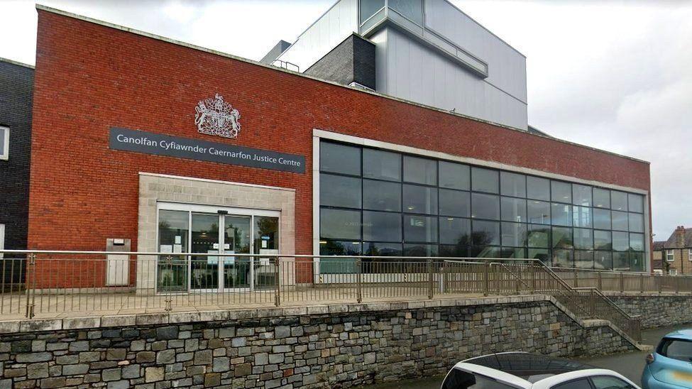 Cafe owner says allegation he raped teenager in alleyway is mind ...