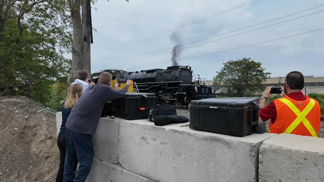 Big Boy No. 4014 passes by Wabtec in Erie, Pa. en route to Buffalo