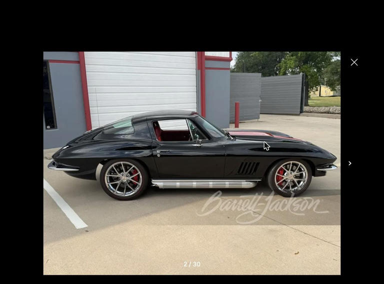Restomod 1967 Corvette hides 600HP LS3 under that split-window style
