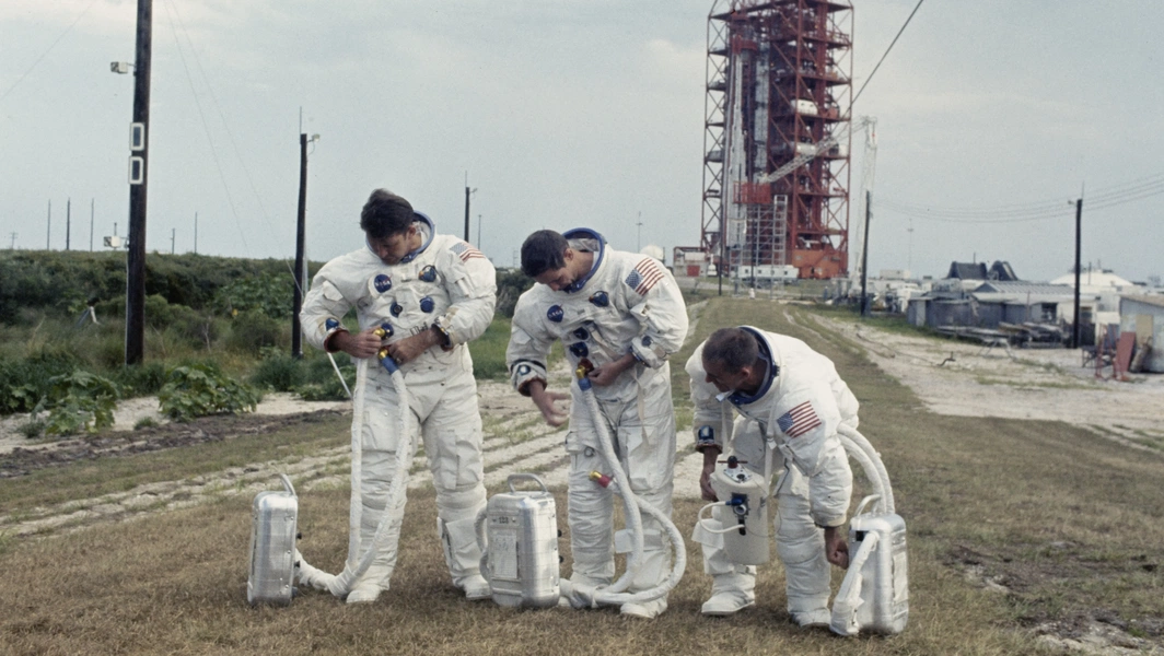 24 iconic images that shaped modern history
