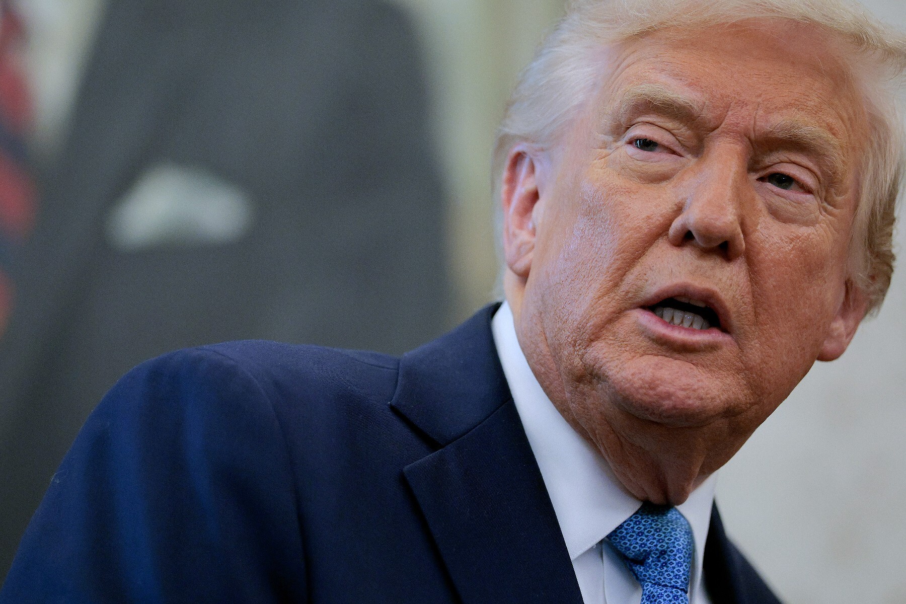 Trump dozed off in the Oval Office: the "fart" video was doctored