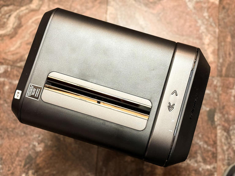 The Fellowes Powershred LX220 is a home office shredder that pros can ...