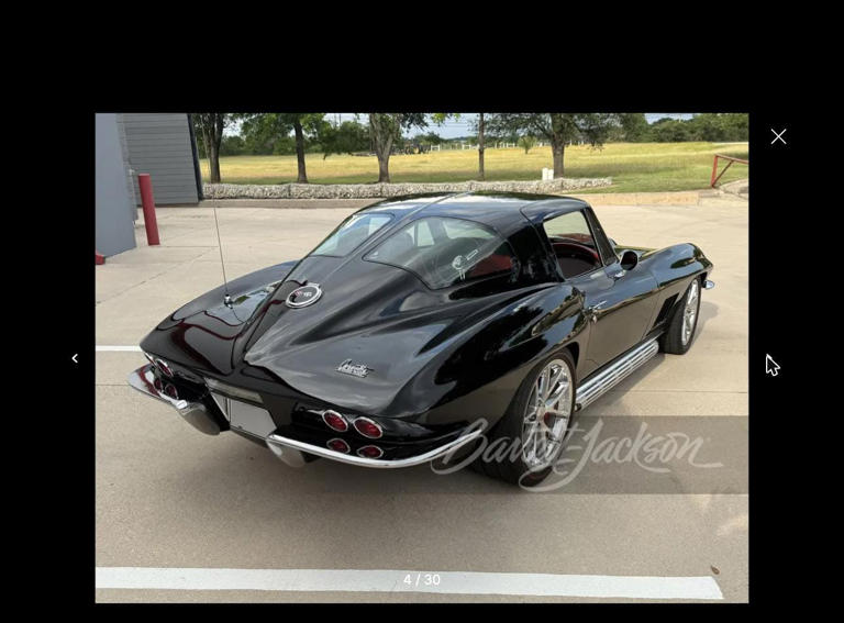 Restomod 1967 Corvette hides 600HP LS3 under that split-window style