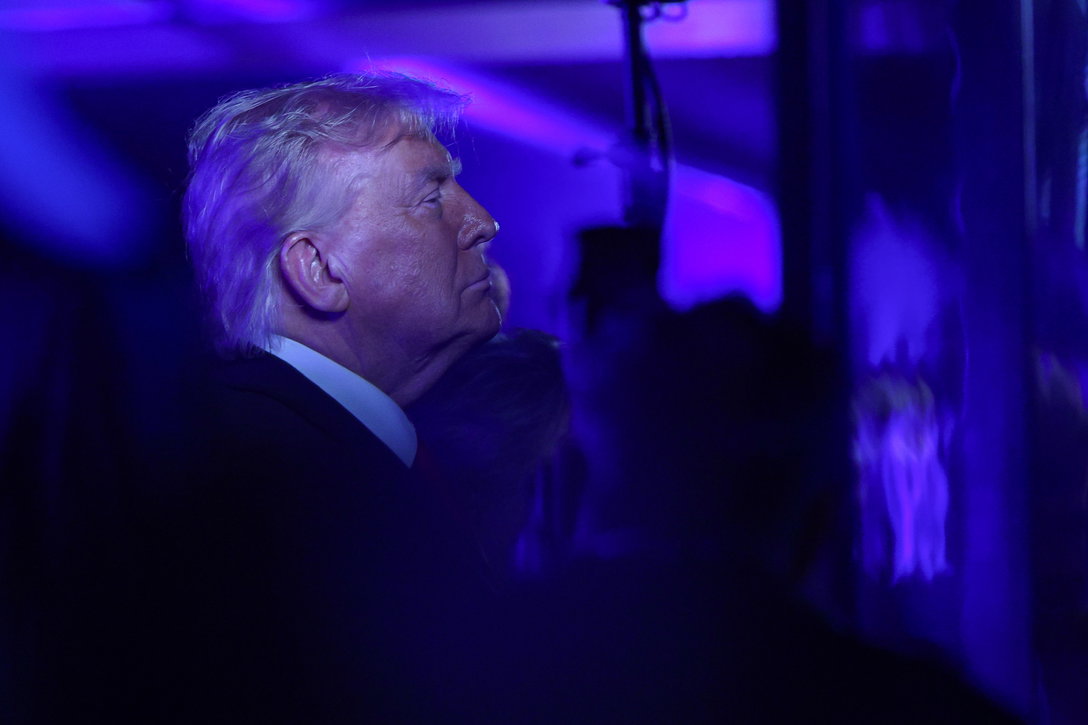 Bombshell report & a new book expose Tr*mp’s secret Epstein meetings ...