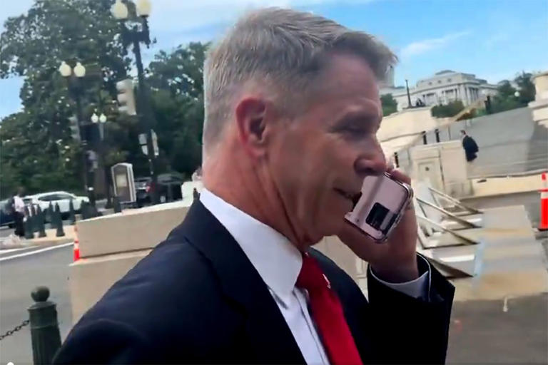 GOP congressman appears to fake minute-long phone call to avoid ...