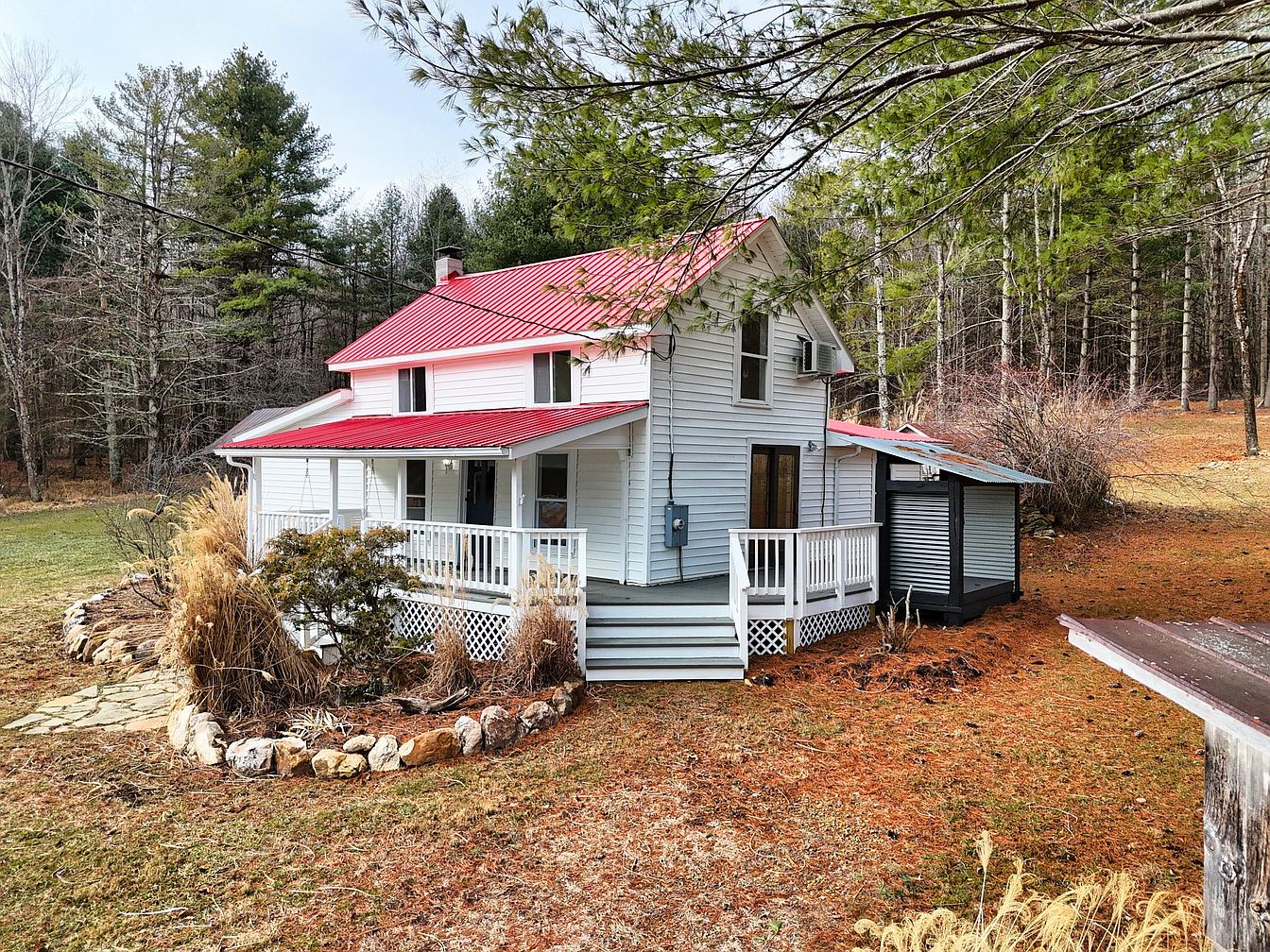 Charming 1870 farmhouse in Virginia, set on 4.21 acres with a log ...