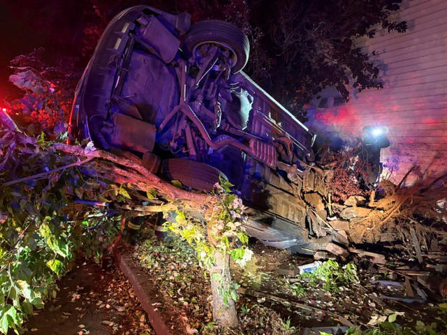 Vancouver rollover crash causes ‘potentially hazardous’ gas leak overnight