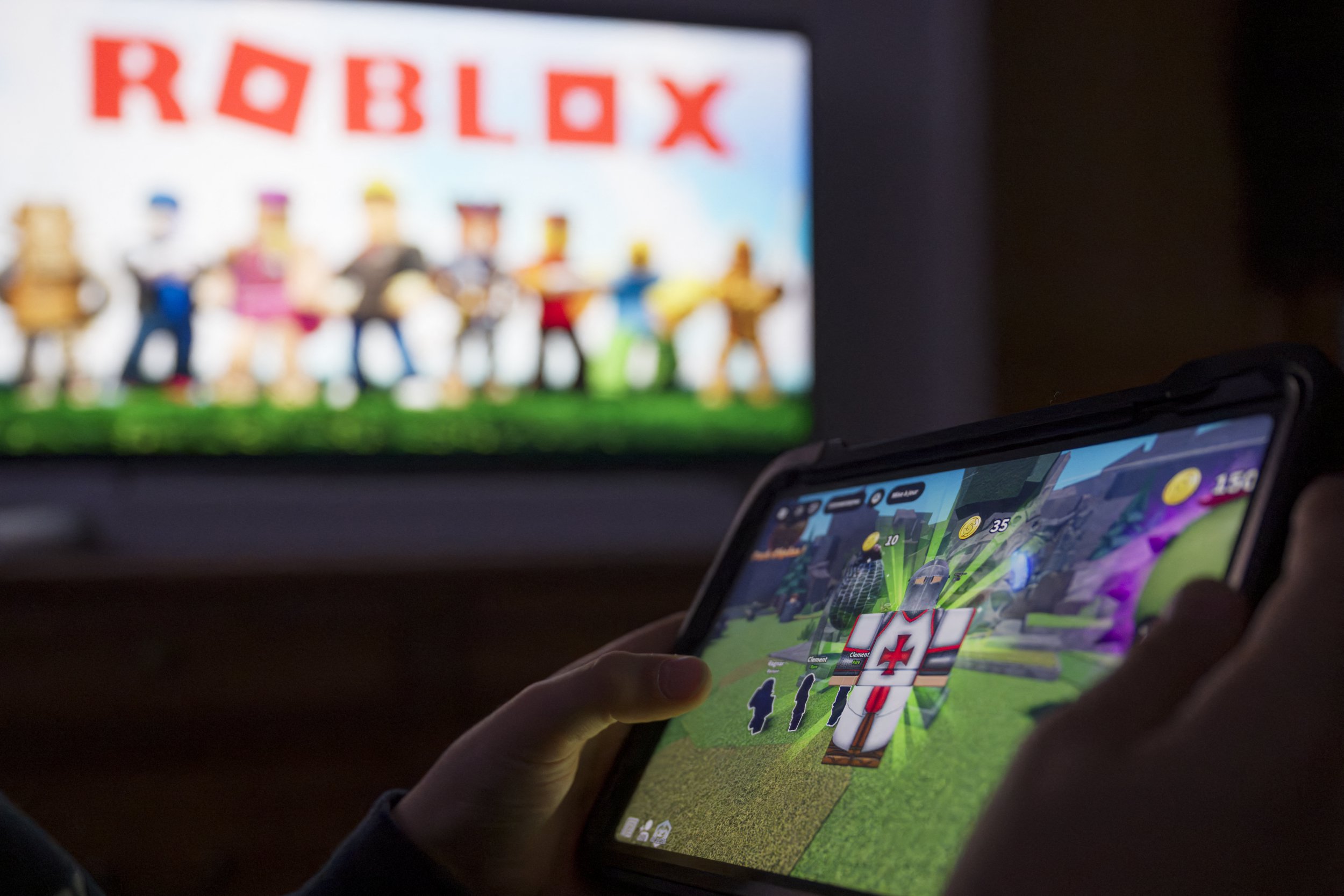 Thousands of kids force Putin to back down over Roblox ban