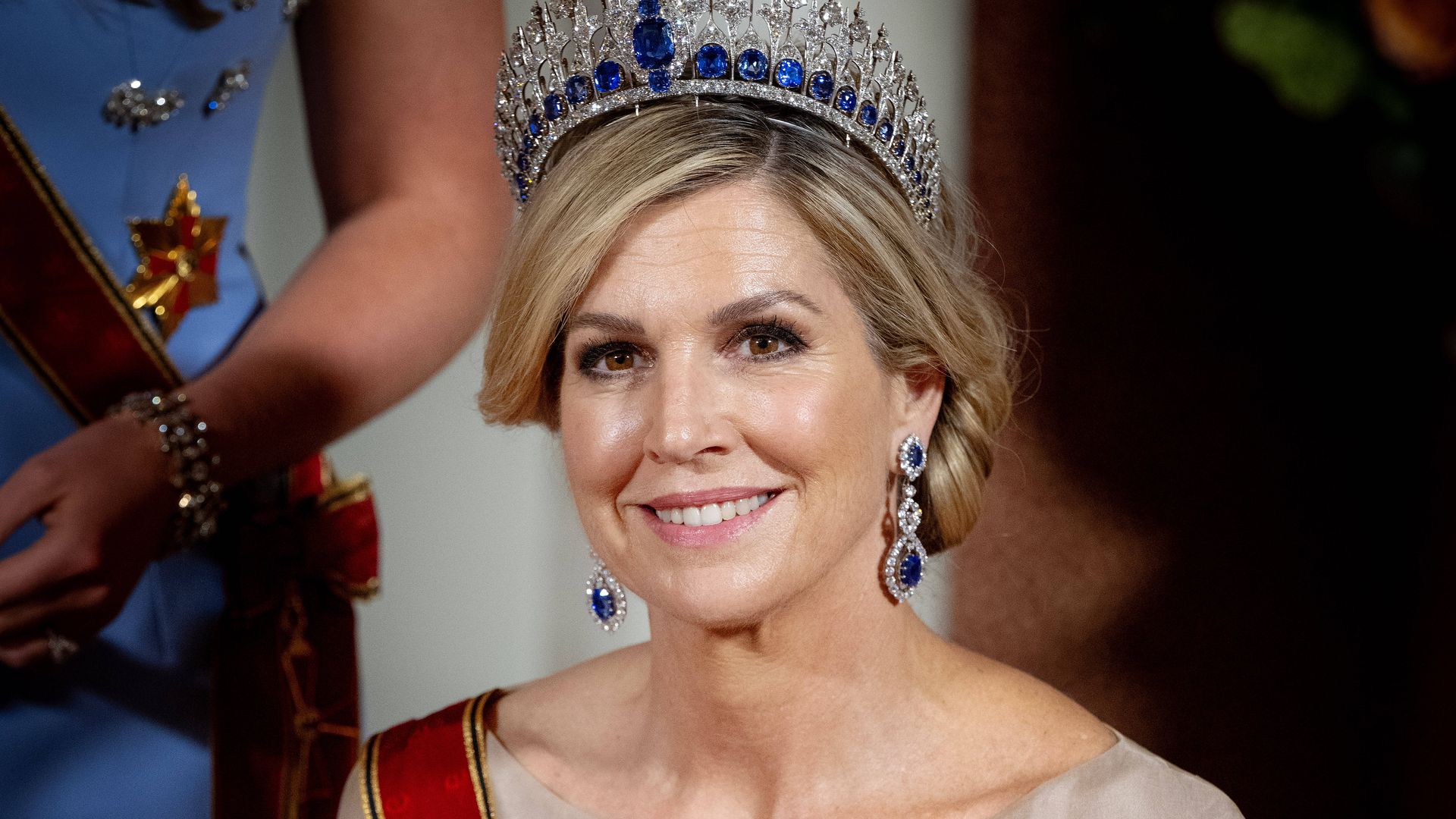 Queen Máxima surprises in sapphire tiara with 665 diamonds and 33 ...