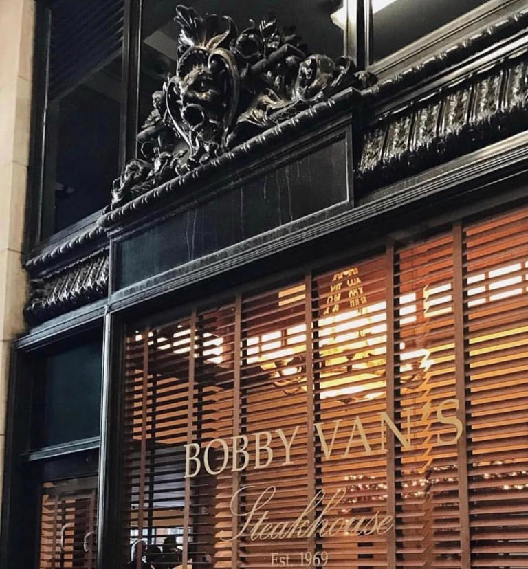 Famed NYC office building seeks a $670M sale — after last trading hands ...