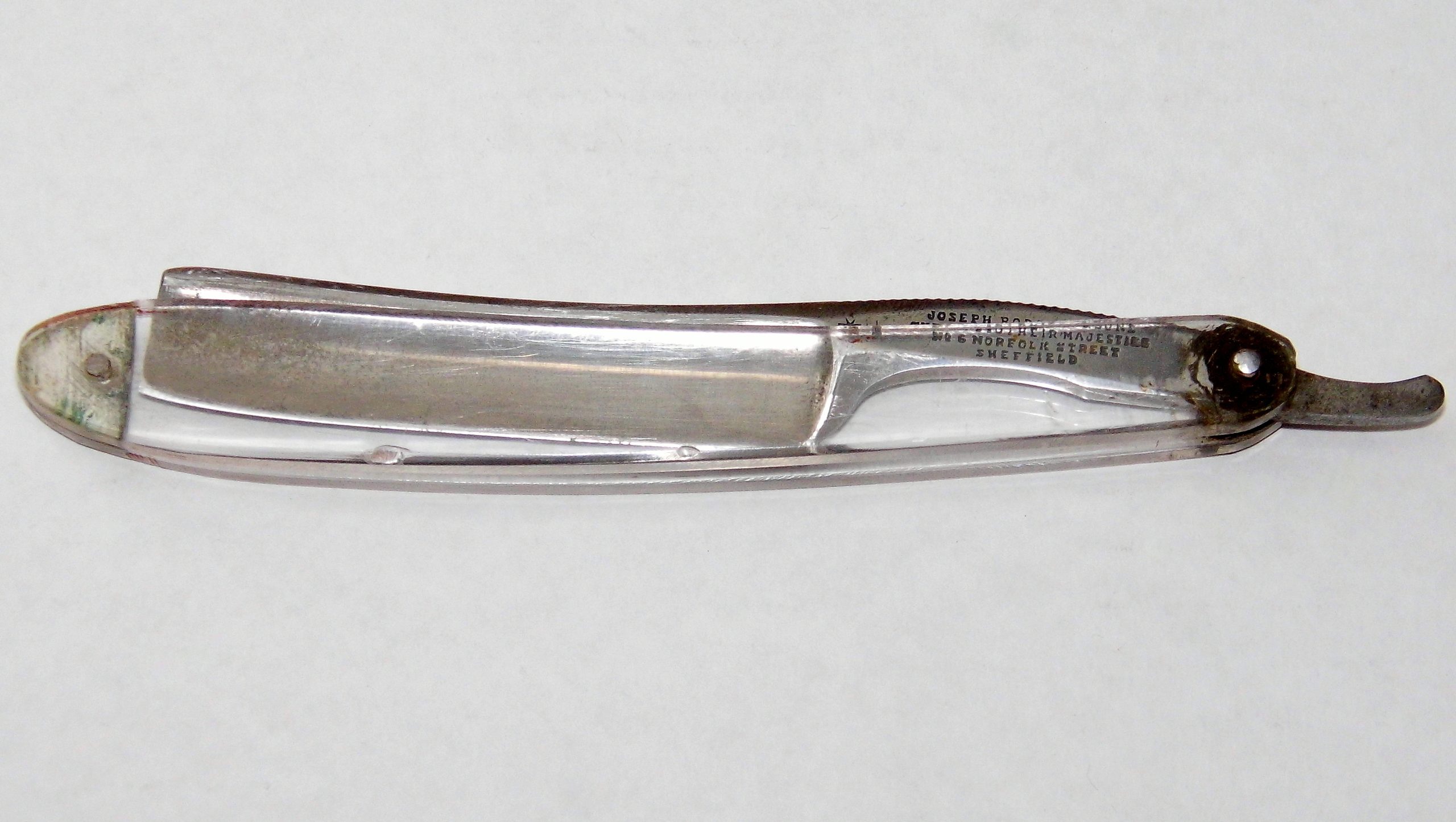 Old straight razors and shaving kits that grooming collectors pay well for