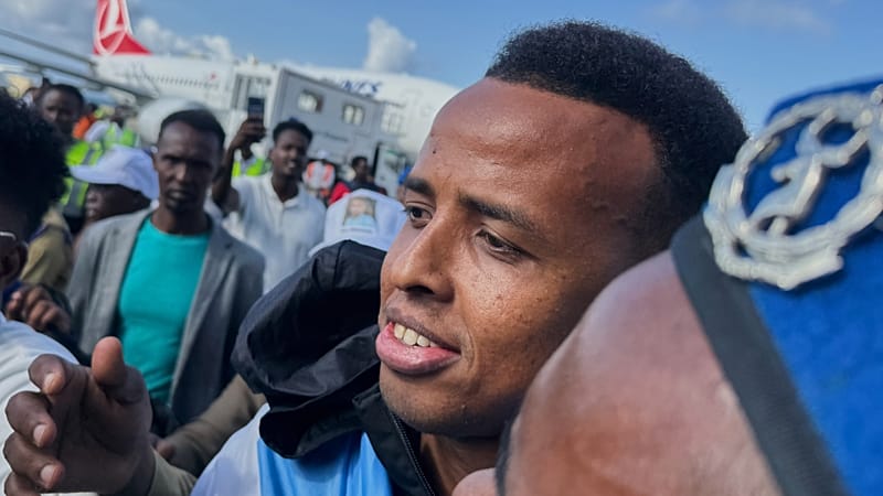 Somali World Cup referee Omar Artan receives warm welcome home after ...