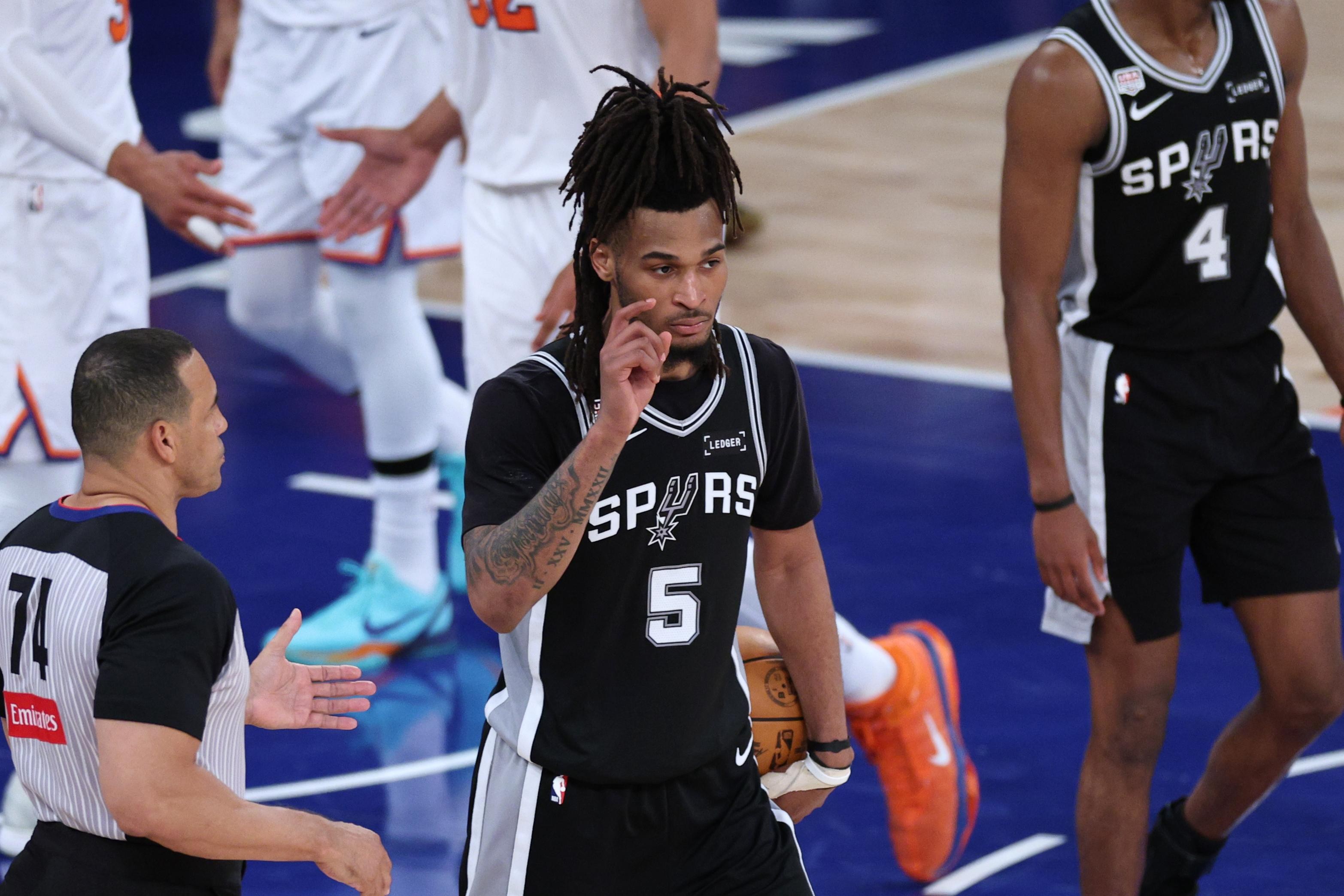 Castle helps Spurs capture Game 3 win, Game 4 tonight
