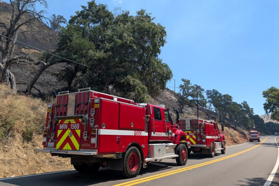Putah fire nears 900 acres as red flag warning issued