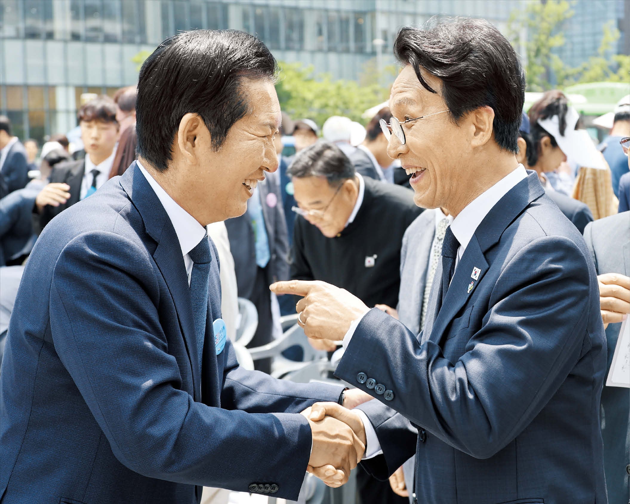 Jung Chung-rae declares 'People eternal, regimes short' amid pro-Moon ...