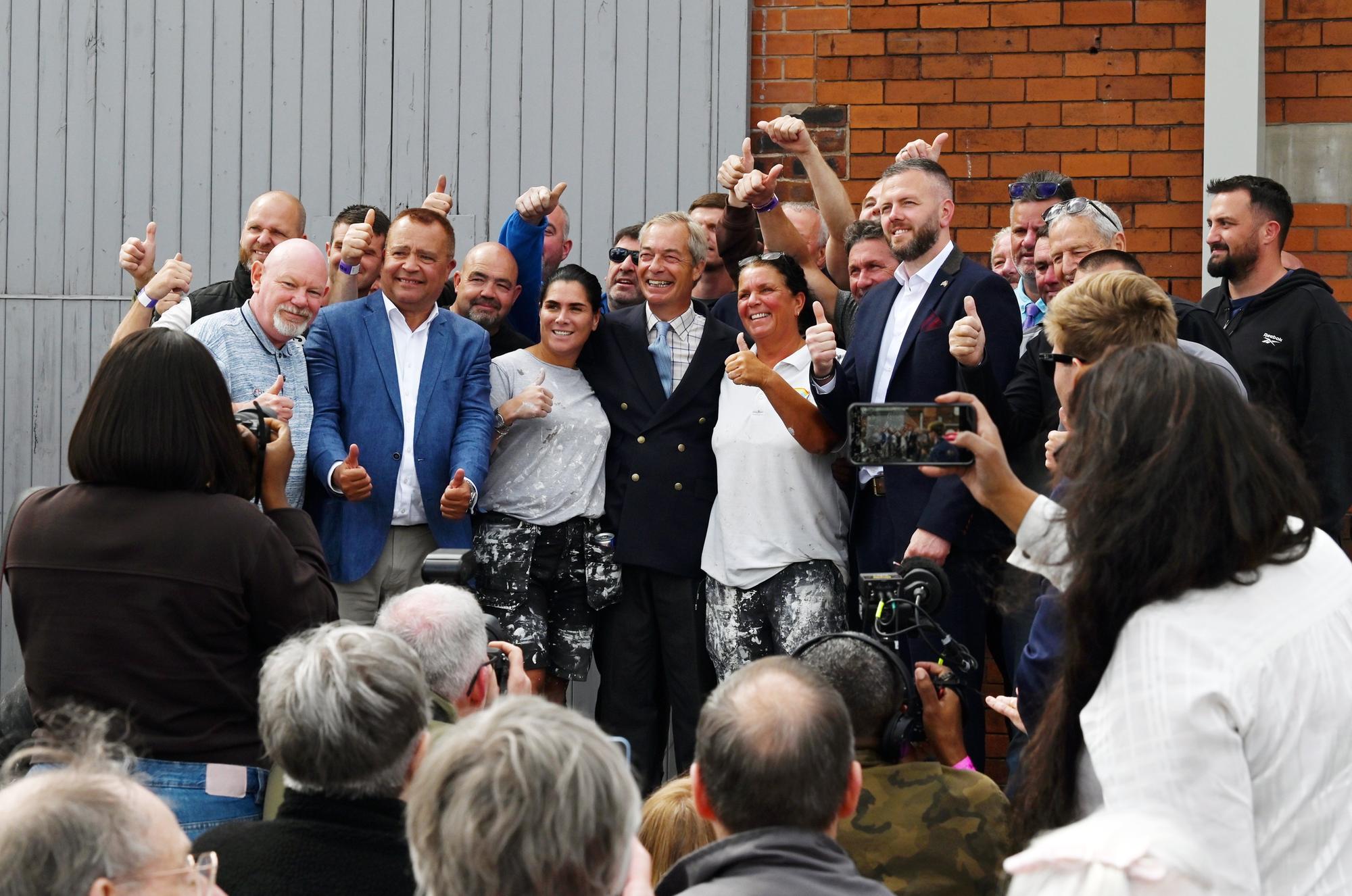 Nigel Farage and Rob Kenyon address a major Makerfield by-election ...