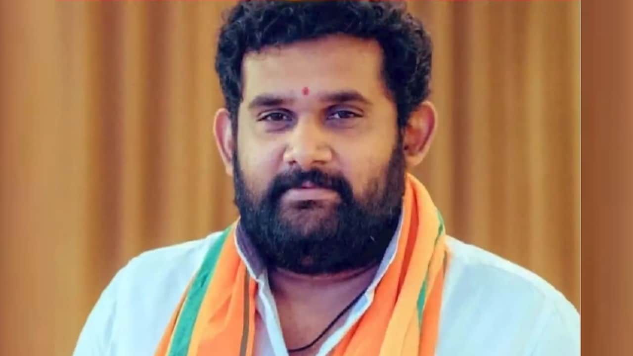 Tamil Nadu BJP leader's 'another DMK' jibe after quitting party