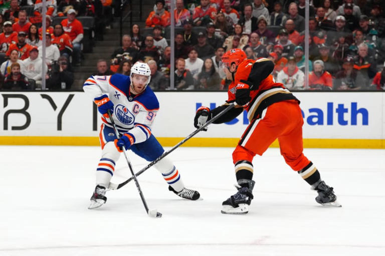 Oilers insider offers surprise prediction about Connor McDavid’s future ...