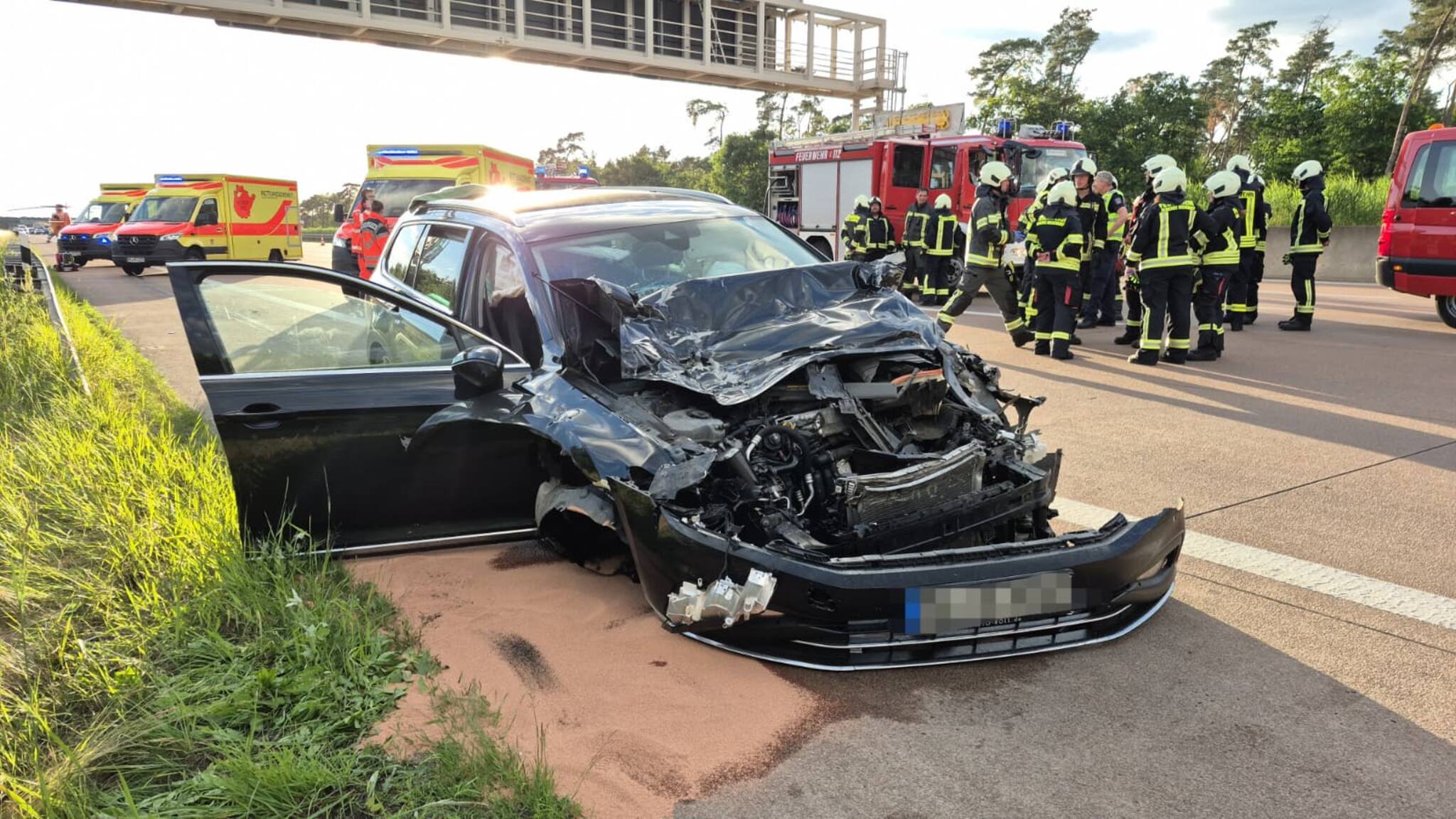 A10 bei Michendorf: Vier Verletzte bei Unfall von Auto mit Gefahrgut ...