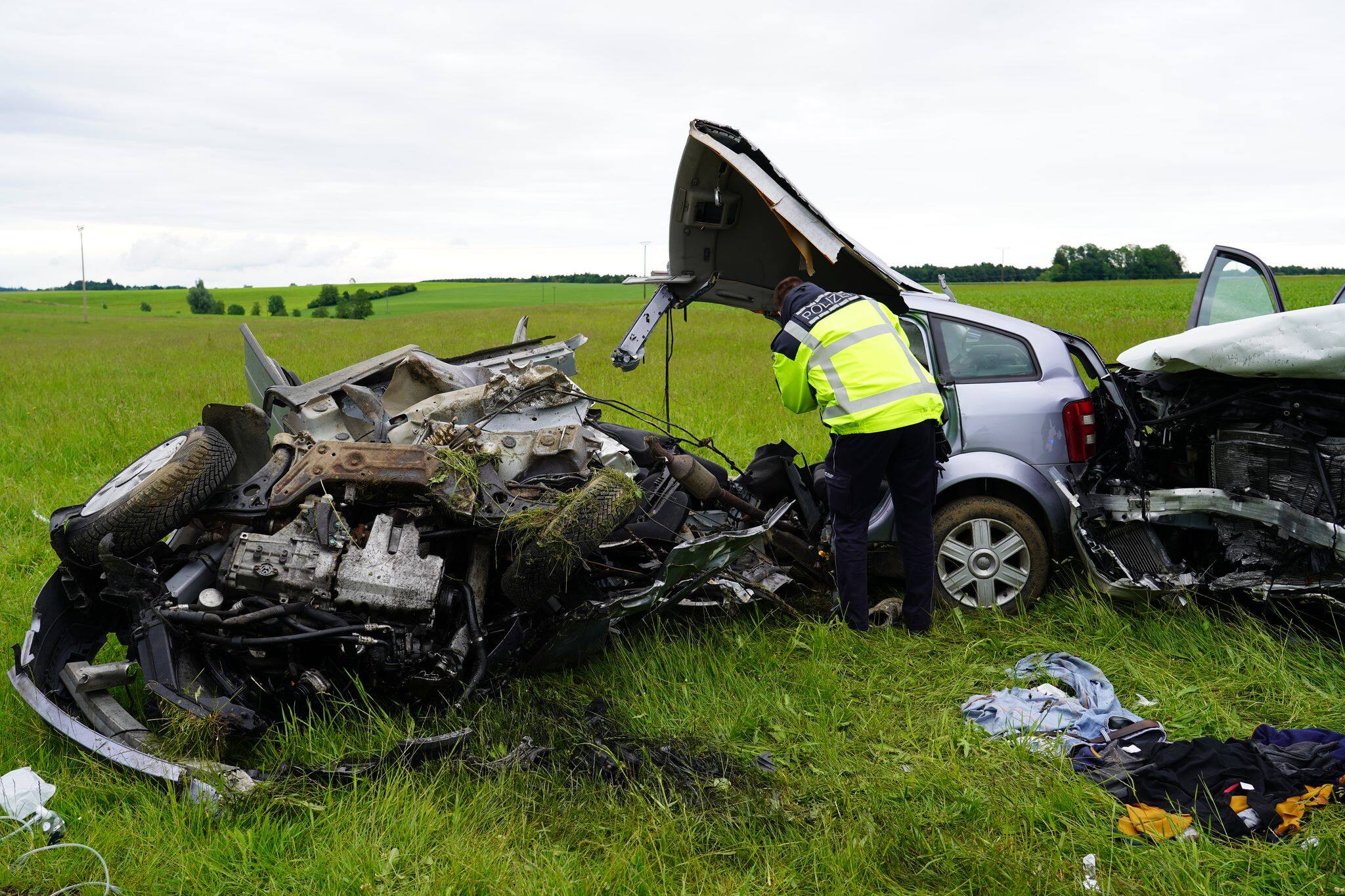 15-jähriger stirbt bei Vorfahrtsunfall – vier Verletzte