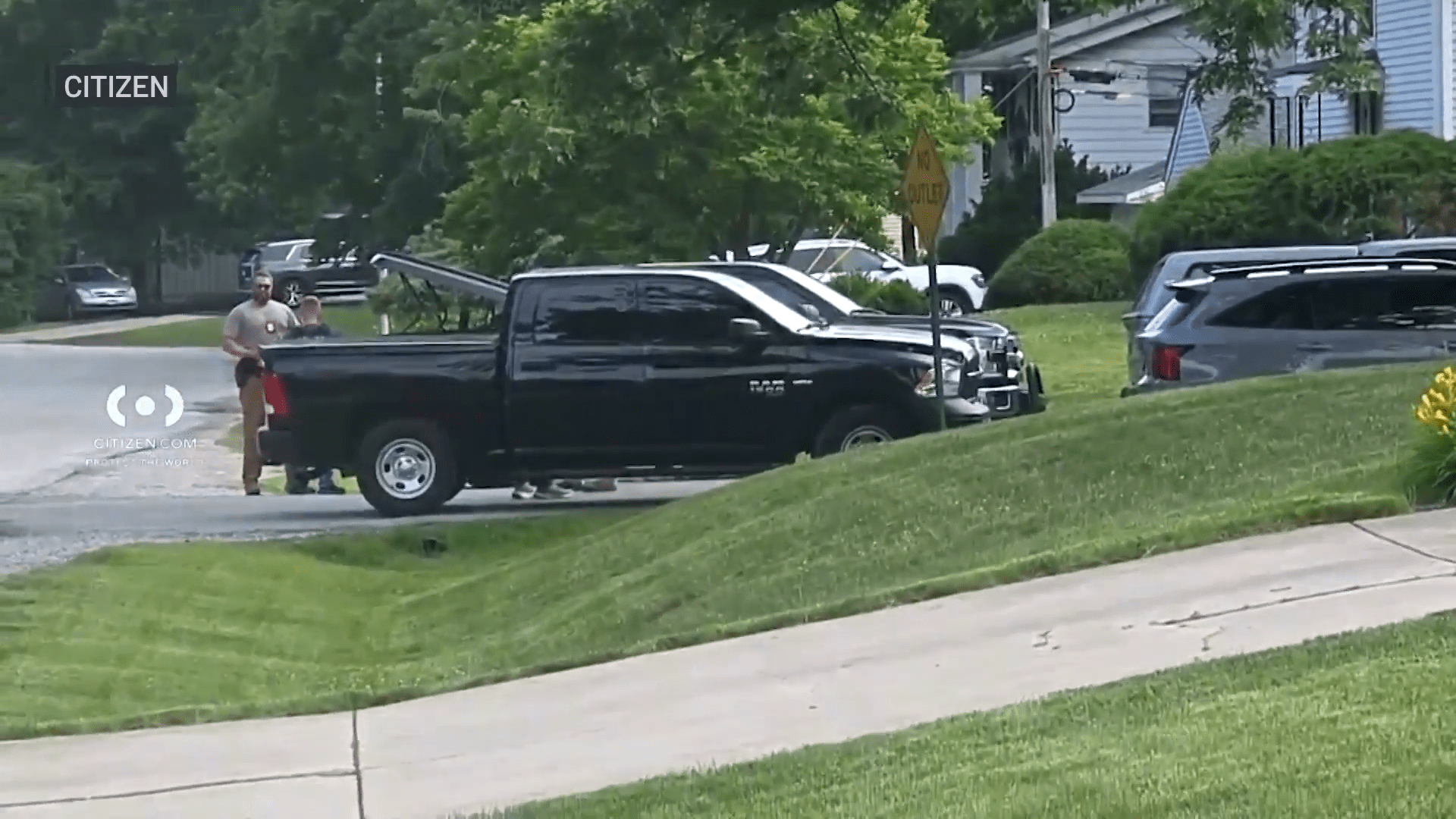 2 suspects at large after attempted robbery of undercover agents on ...