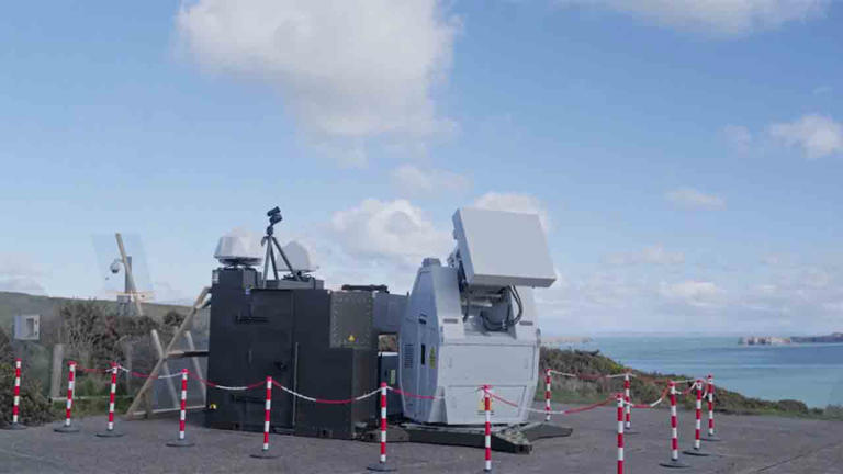 Thales dévoile une arme à micro-ondes capable d’abattre 80 drones