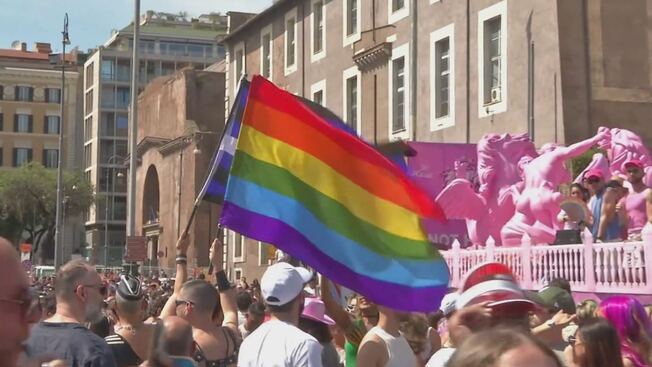 Milano, la giunta Sala impone la clausola "LGBT" per il taser ai vigili