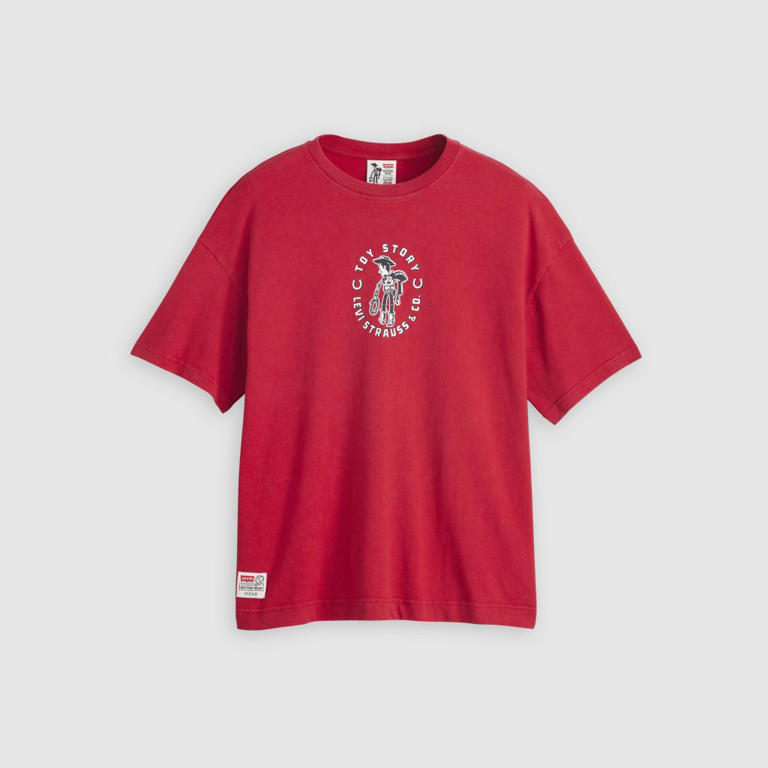 Taylor Swift's beauty at the 'Toy Story 5' premiere