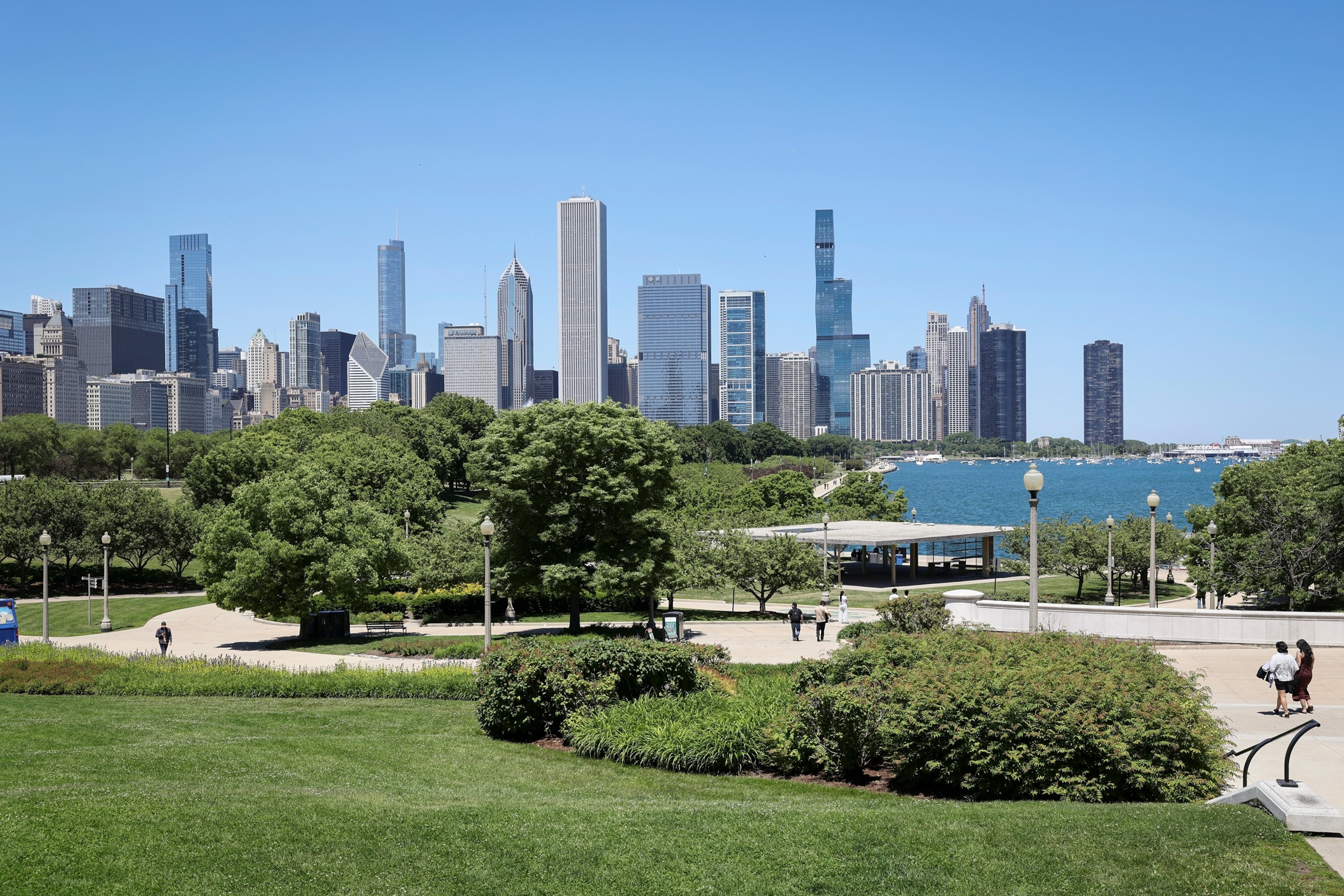 Large burning cross found in Chicago park