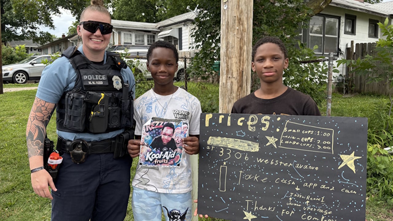 Strangers call 911 to report youths selling lemonade; police become top ...