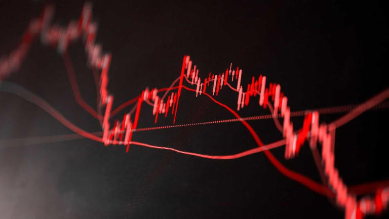 Super Micro stock drops on dilution fears, but a $39 billion AI order ...