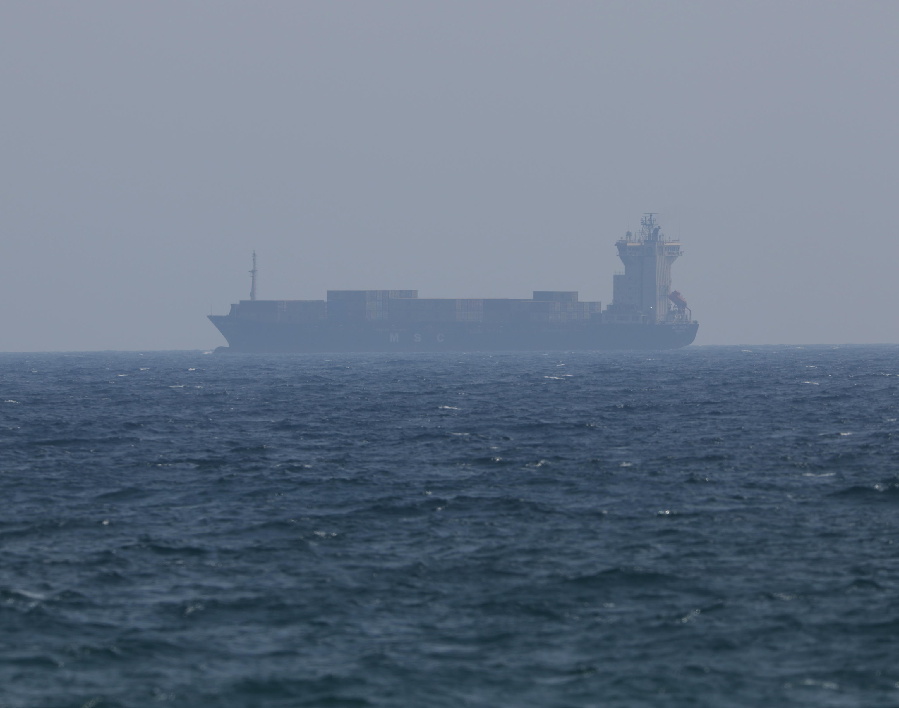 USA, colpita e fermata una nave cisterna di Palau nel golfo dell'Oman