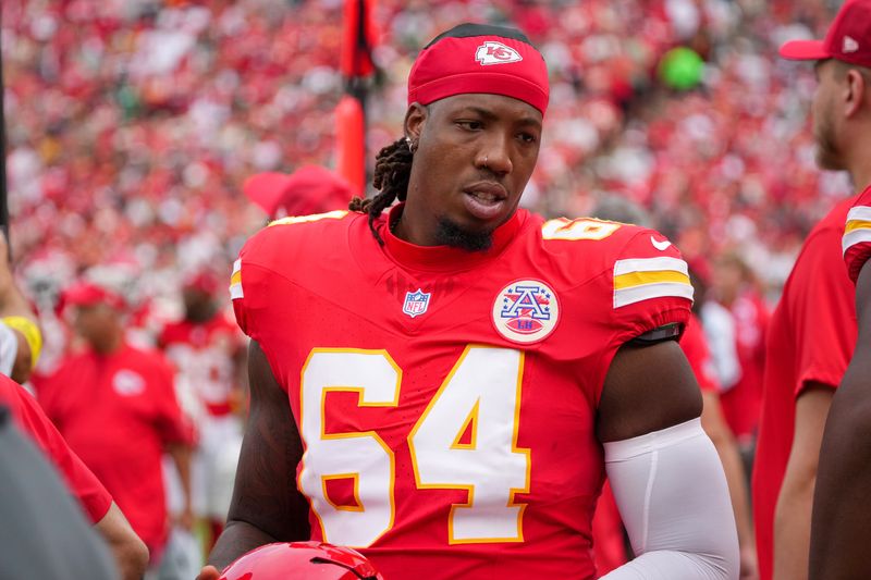 Report: Chiefs, T Wanya Morris exploring trade options